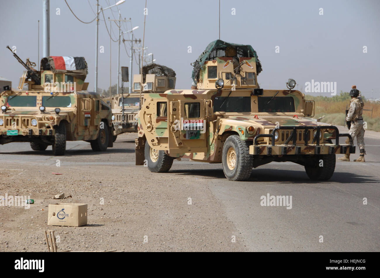Iraqi soldiers from the 37th Brigade, 9th Iraqi Army, conduct security ...