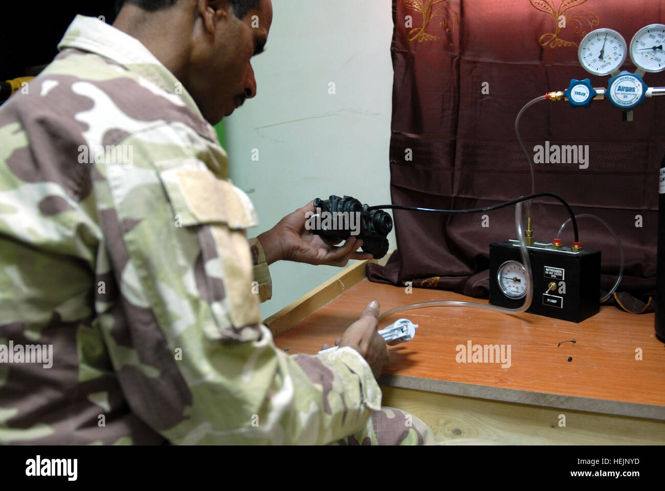 Special forces soldier night vision hi-res stock photography and images ...