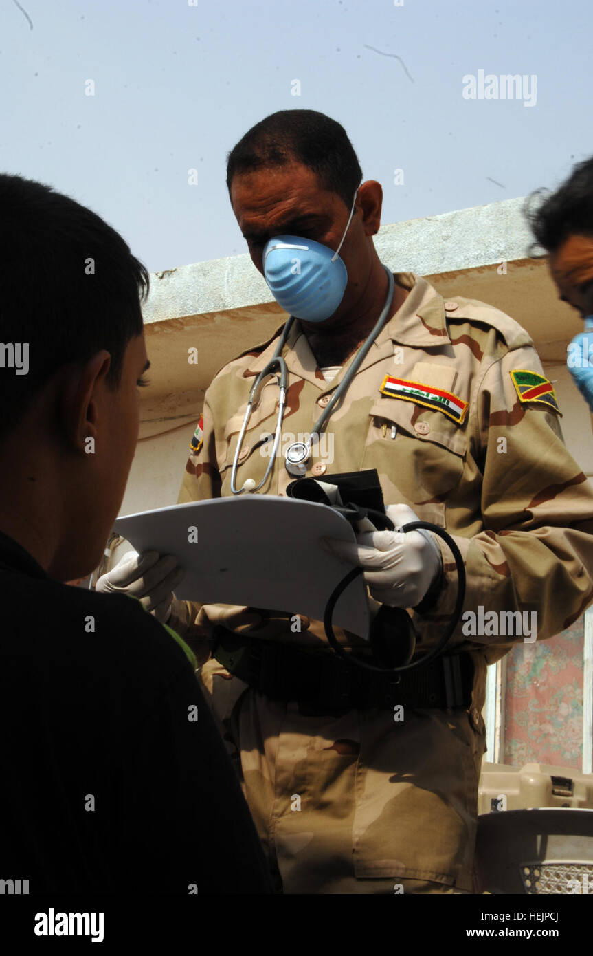 Iraqi Army Soldiers, in cooperation with U.S. Army Military Transition ...