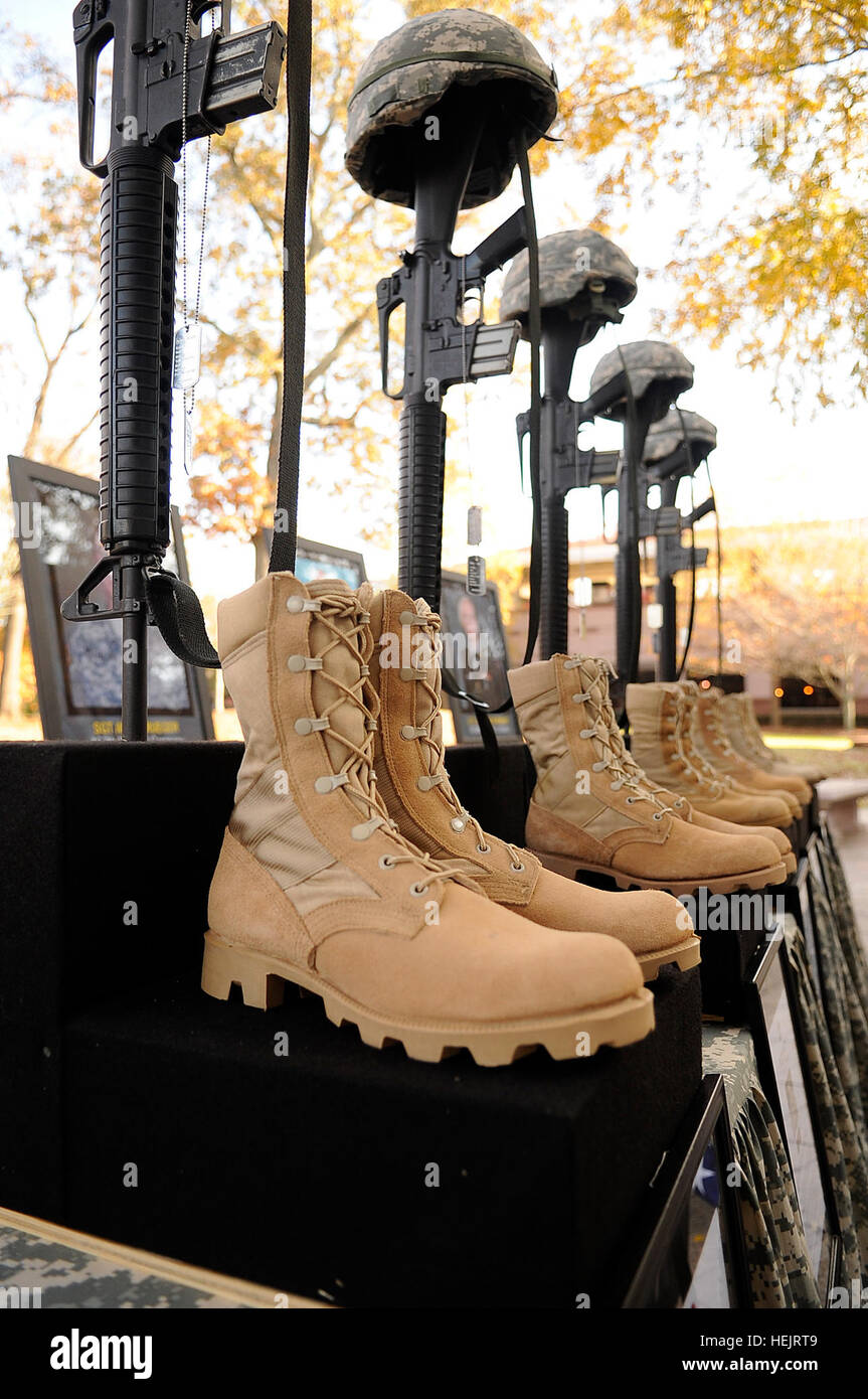 A memorial display honoring the five Army Reserve Soldiers who died in ...