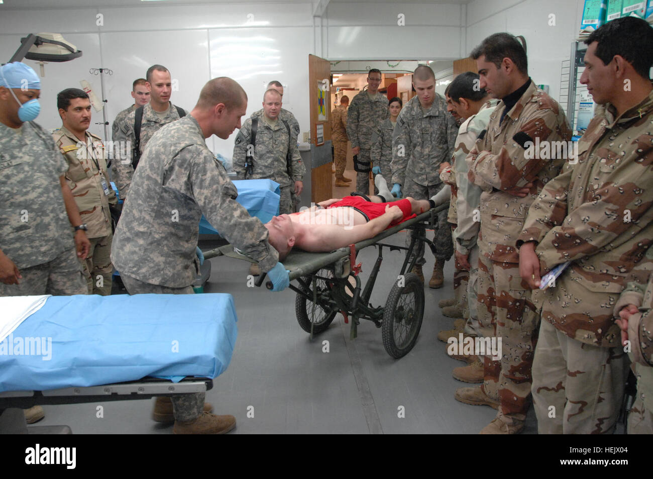 U.S. Soldiers, attached to the 28th Combat Support Hospital, Tallil ...