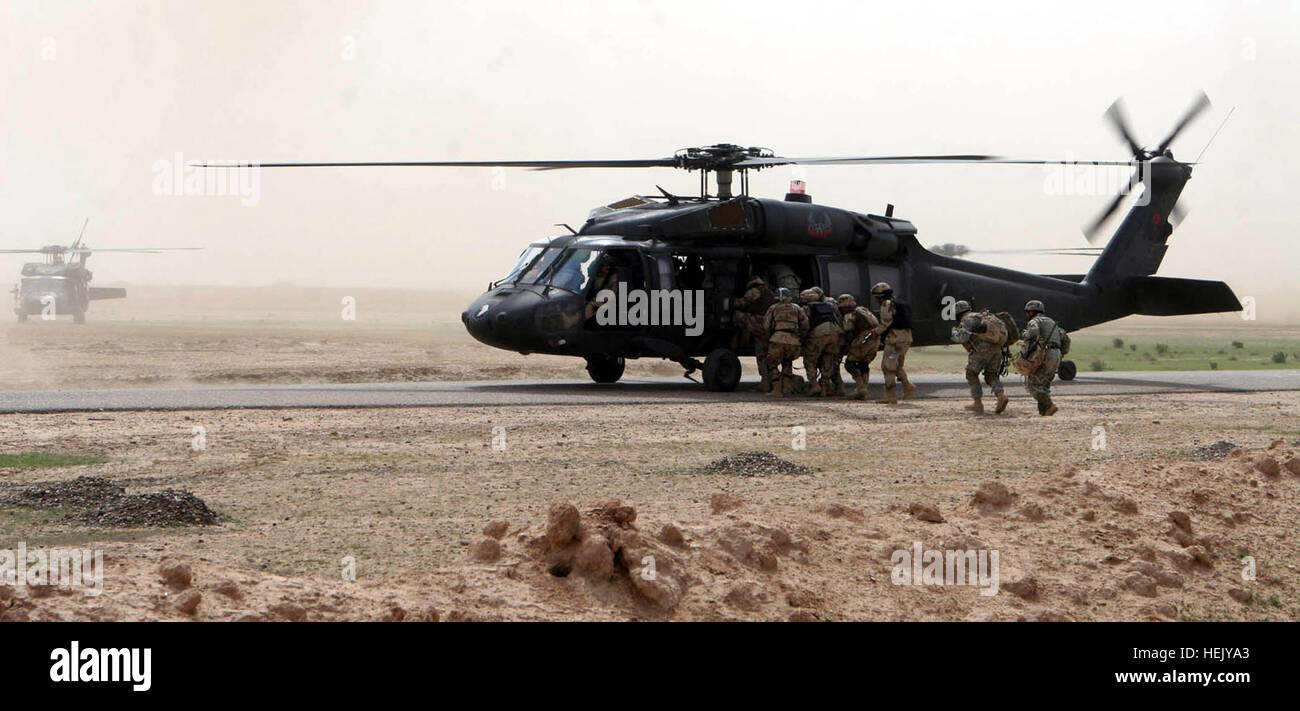 Blackhawk Air Assault - Iraqi Army Soldiers and U.S. troops from ...