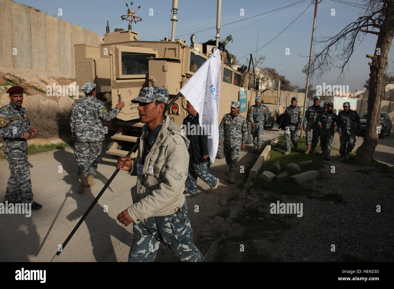 The Iraqi Federal Police head towards their route clearance training ...