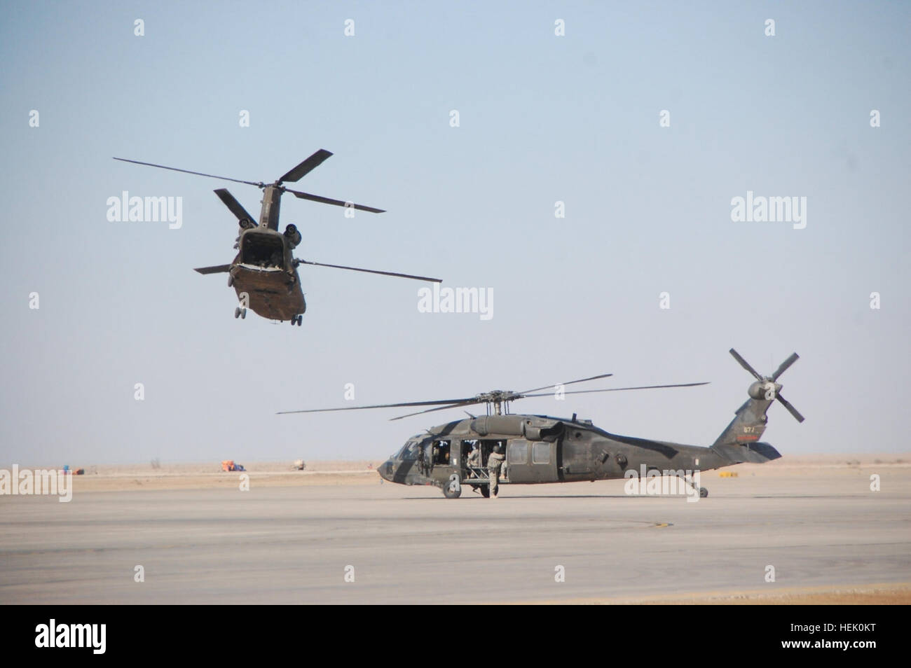Commandos from the 40th Iraqi Army Brigade conduct pre-elections ...