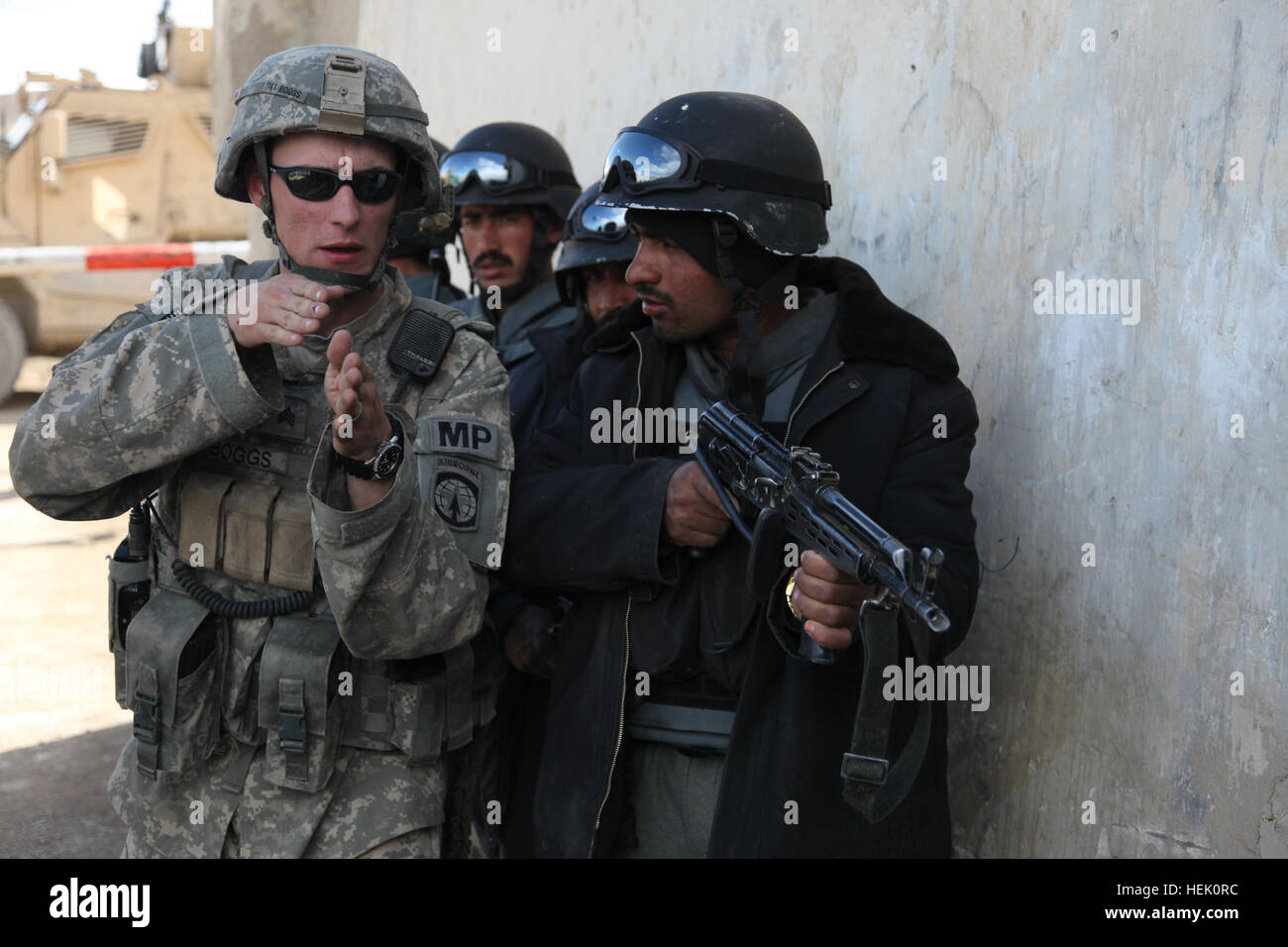 118th military police company hi-res stock photography and images - Alamy