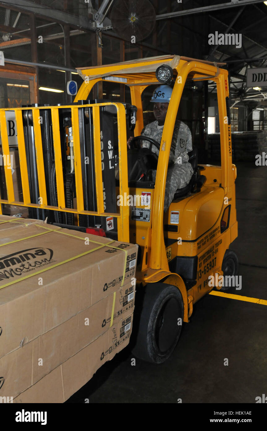 GUANTANAMO BAY, Cuba – Army Spc. Renee O. Thomas, deployed to Joint ...