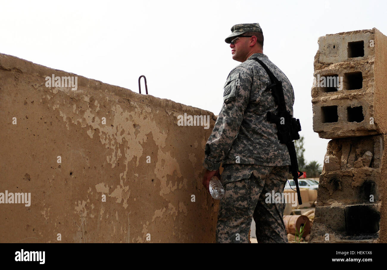 U.S. Army personnel from the 3rd Infantry Division hold a ceremony at ...
