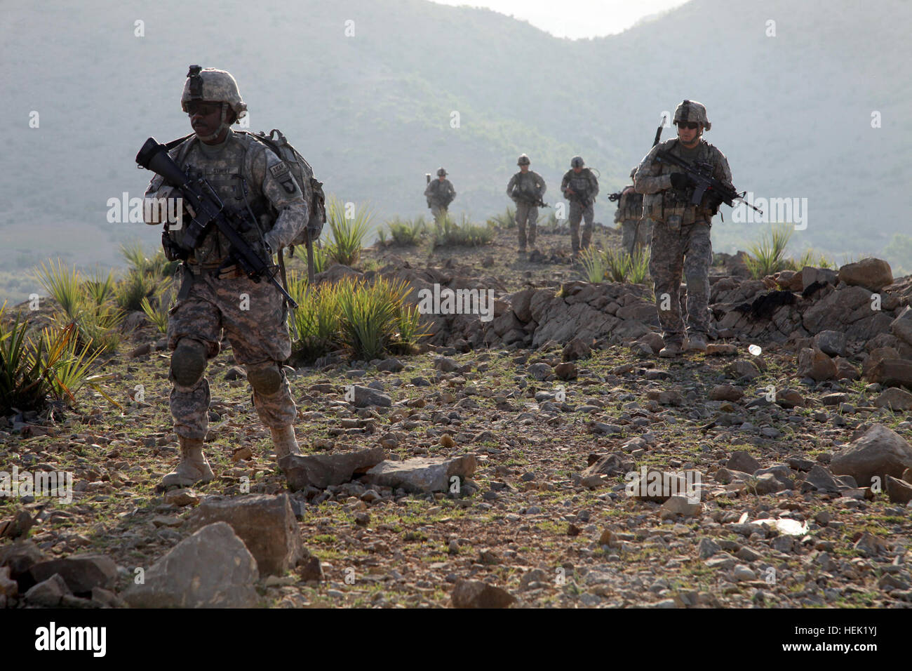 U.S. Army Soldiers from Delta Company, 3rd Battalion, 187th Infantry ...