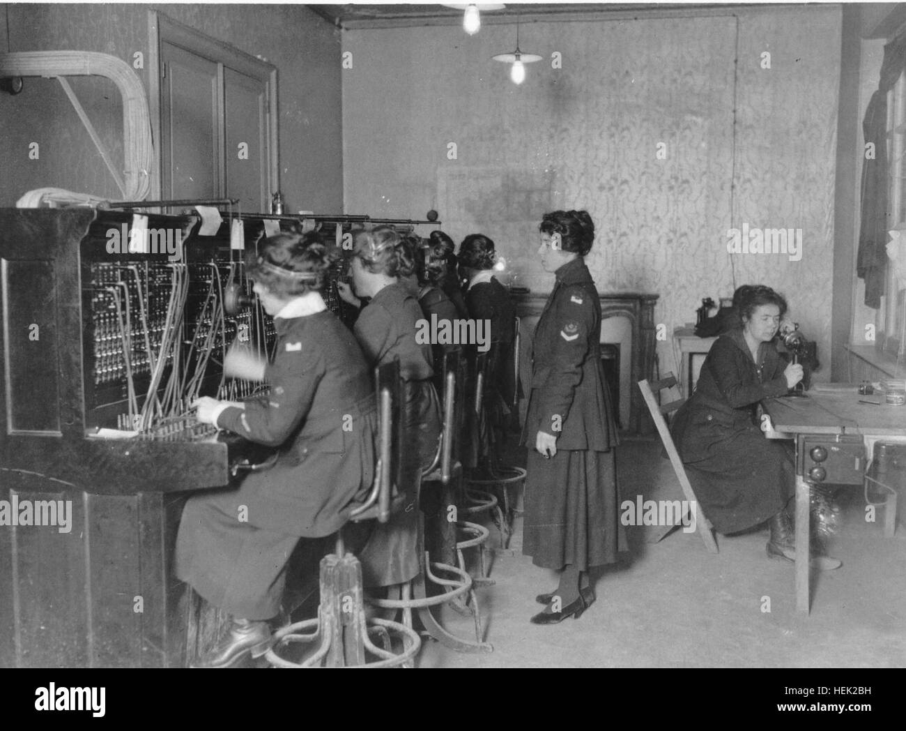 Signal Corps telephone operators at switchboard SC-49623 Signal Corps ...