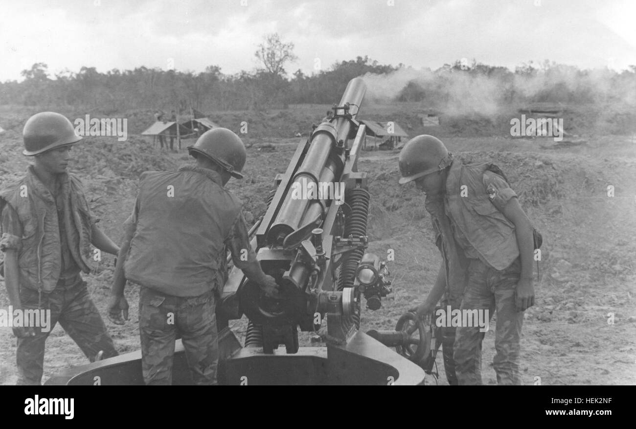 M102 firing (Vietnam Stock Photo - Alamy
