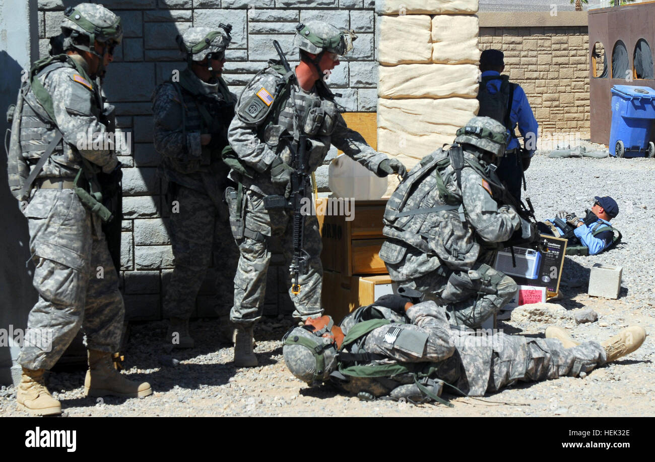 Soldiers with the 1st Brigade, 1st Armor Division, Special Troops ...