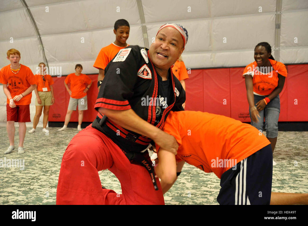 Self defense instructor Air Force Senior Master Sgt. Greg Russell ...