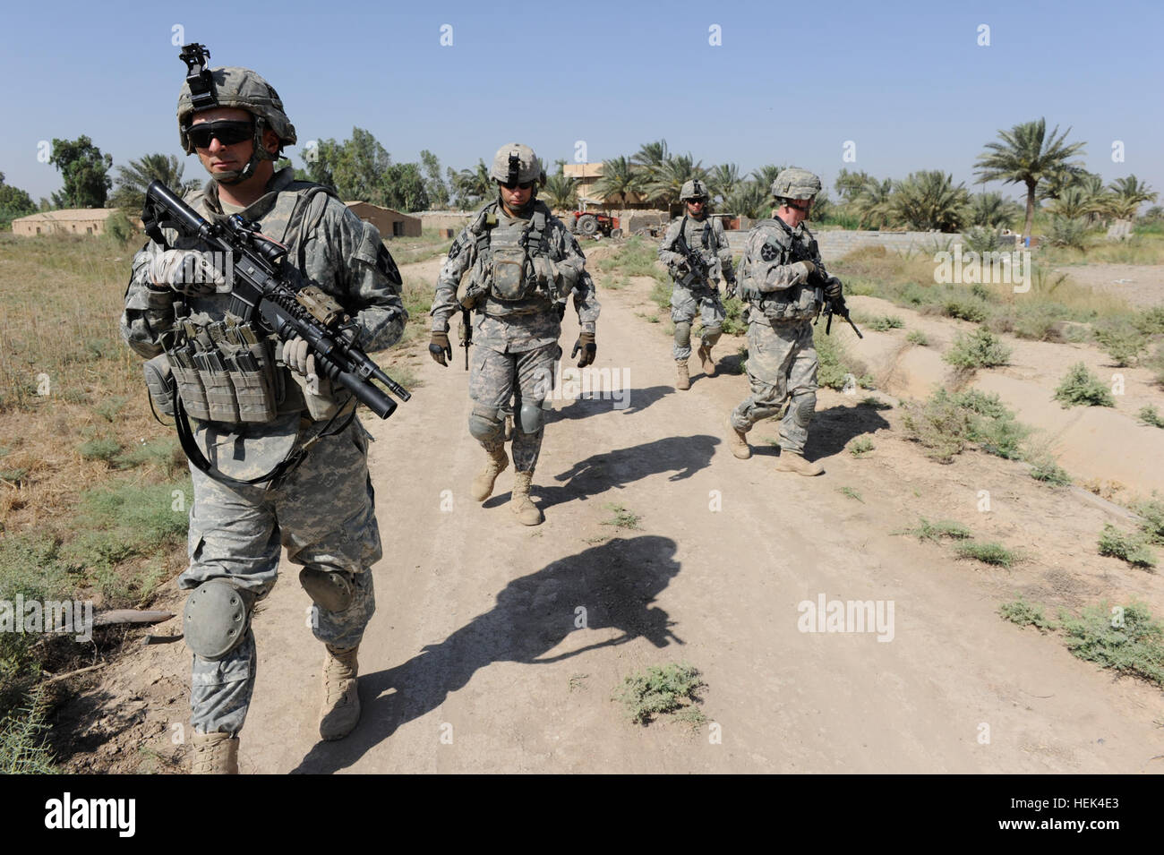 U.S. Soldiers from 3rd Platoon, Alpha Company, 2nd Battalion, 23rd ...