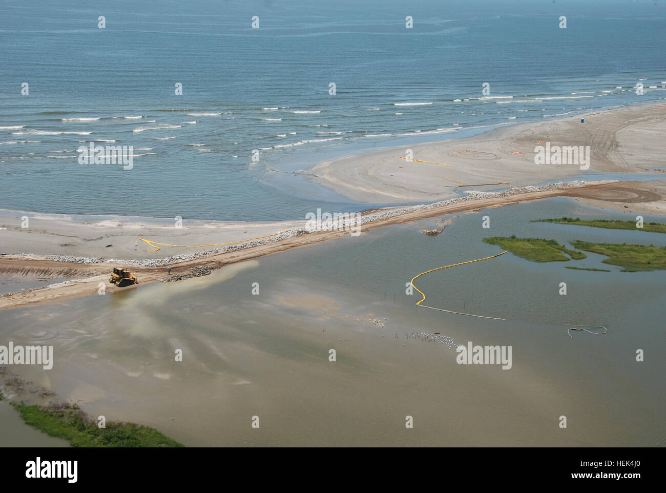 Soldiers of the Louisiana National Guard's 527th Engineer Battalion ...