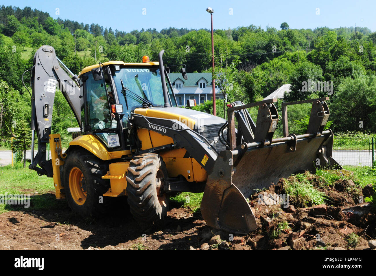 U.S. Navy Seabees from Naval Mobile Construction Battalion 7 ...