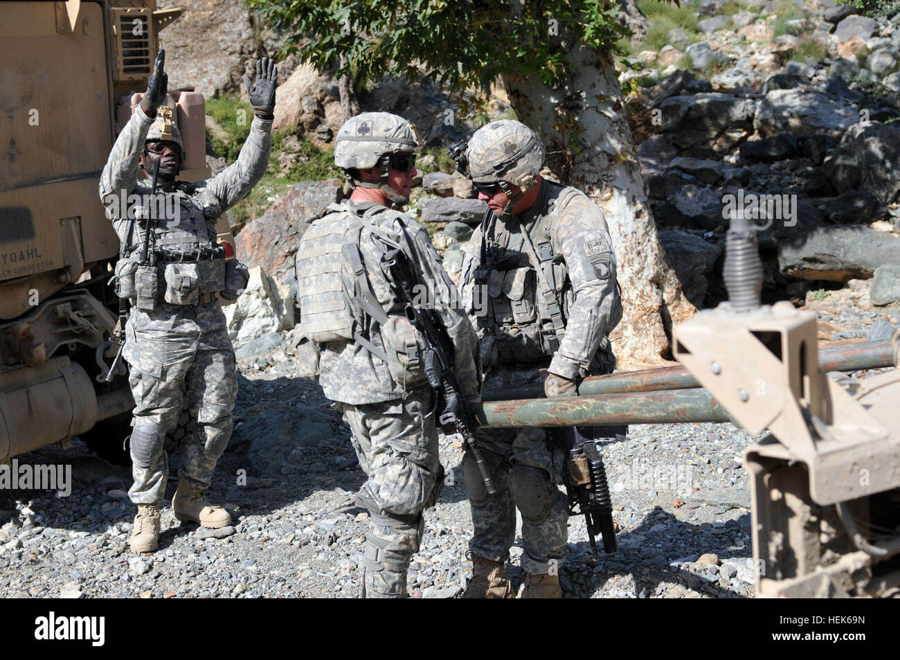 Soldiers 2nd battalion 327th infantry hi-res stock photography and ...