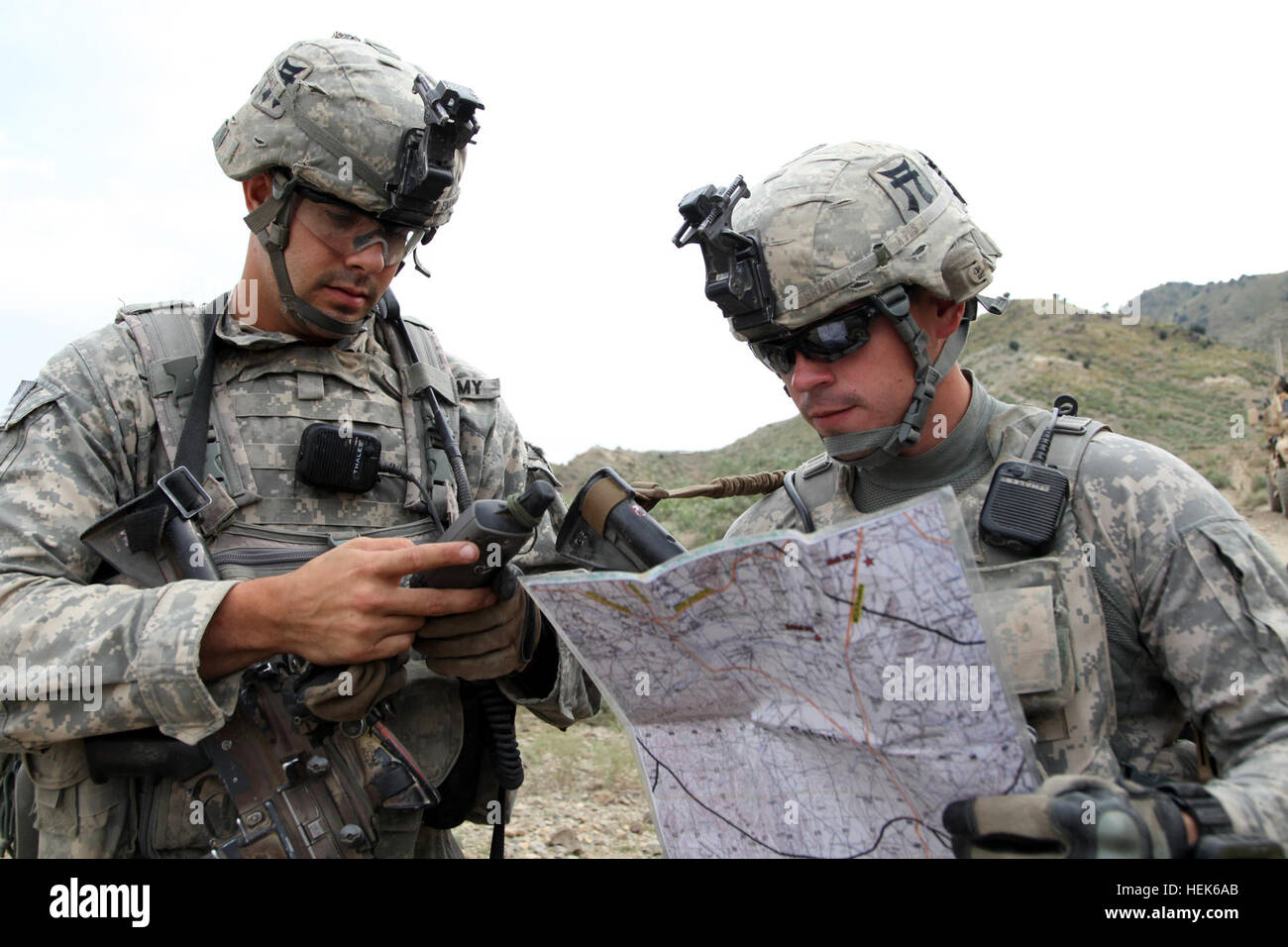 U.S. Army soldiers from Charlie Company, 1st Battalion, 187th Infantry ...