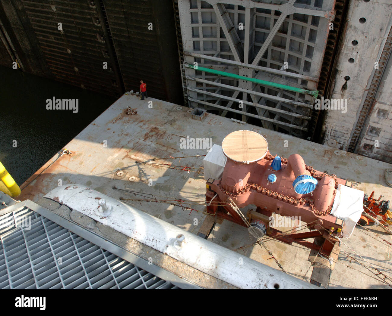 A barge carrying a 750,000-pound generator and 500,000-pound turbine ...