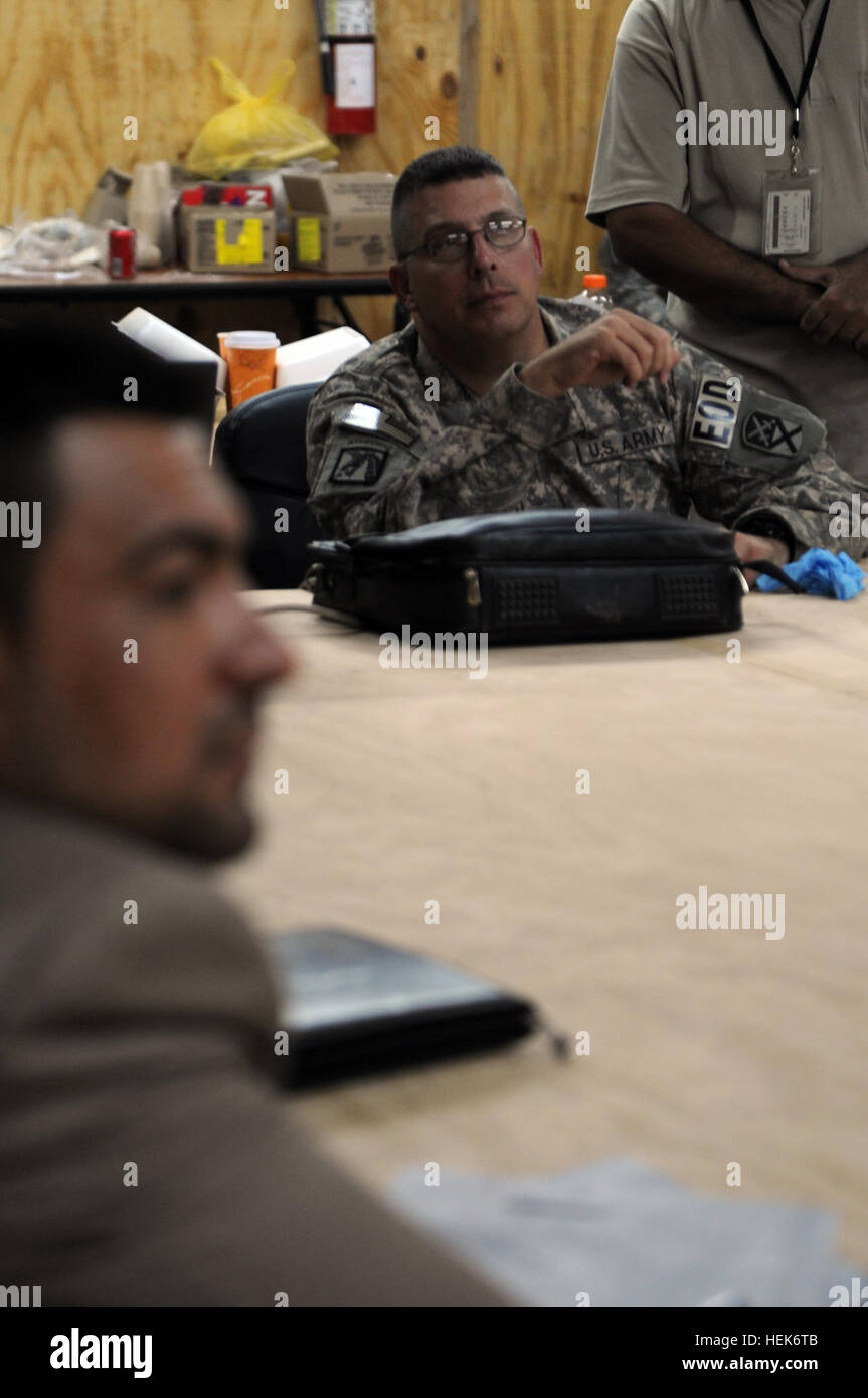 Eod iraq army soldiers hi-res stock photography and images - Alamy