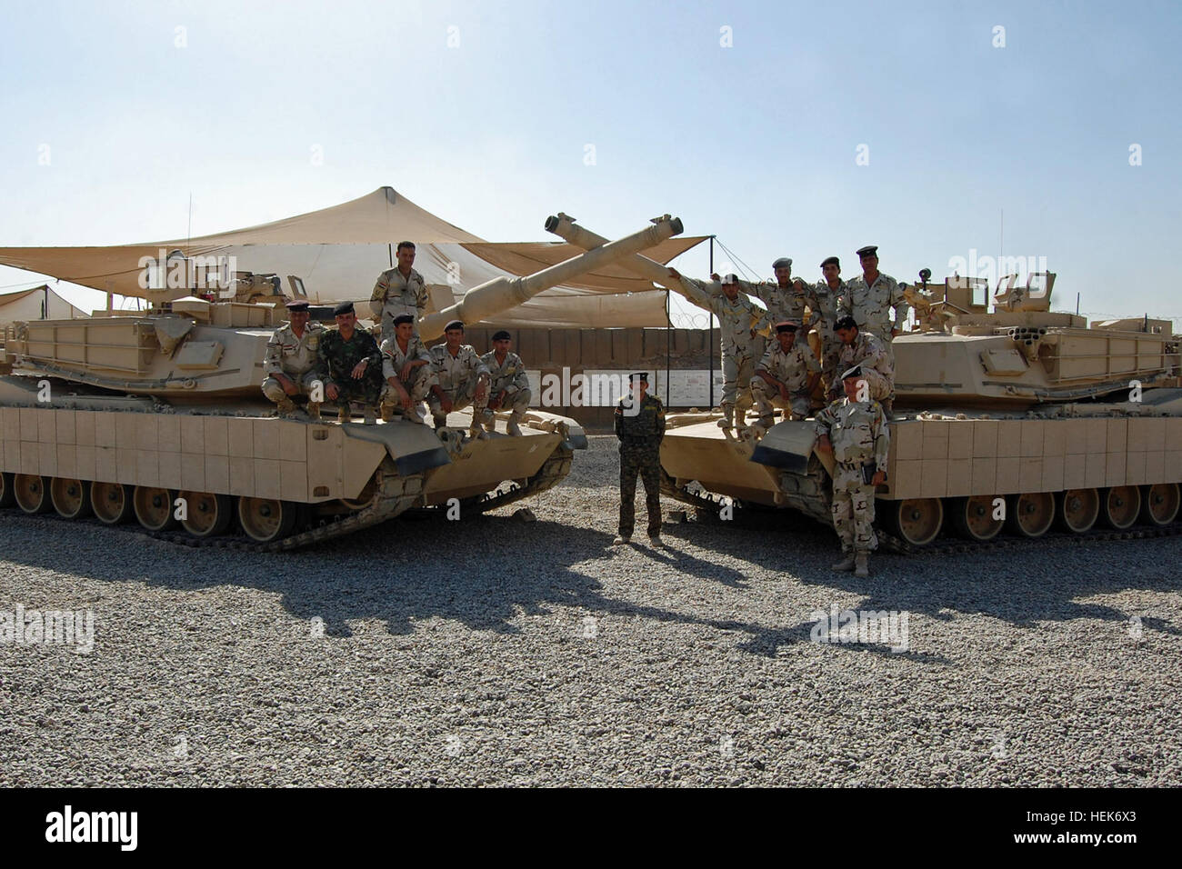 Iraqi Army soldiers with 2nd Platoon, 2nd Company, 4th Tank Regiment ...