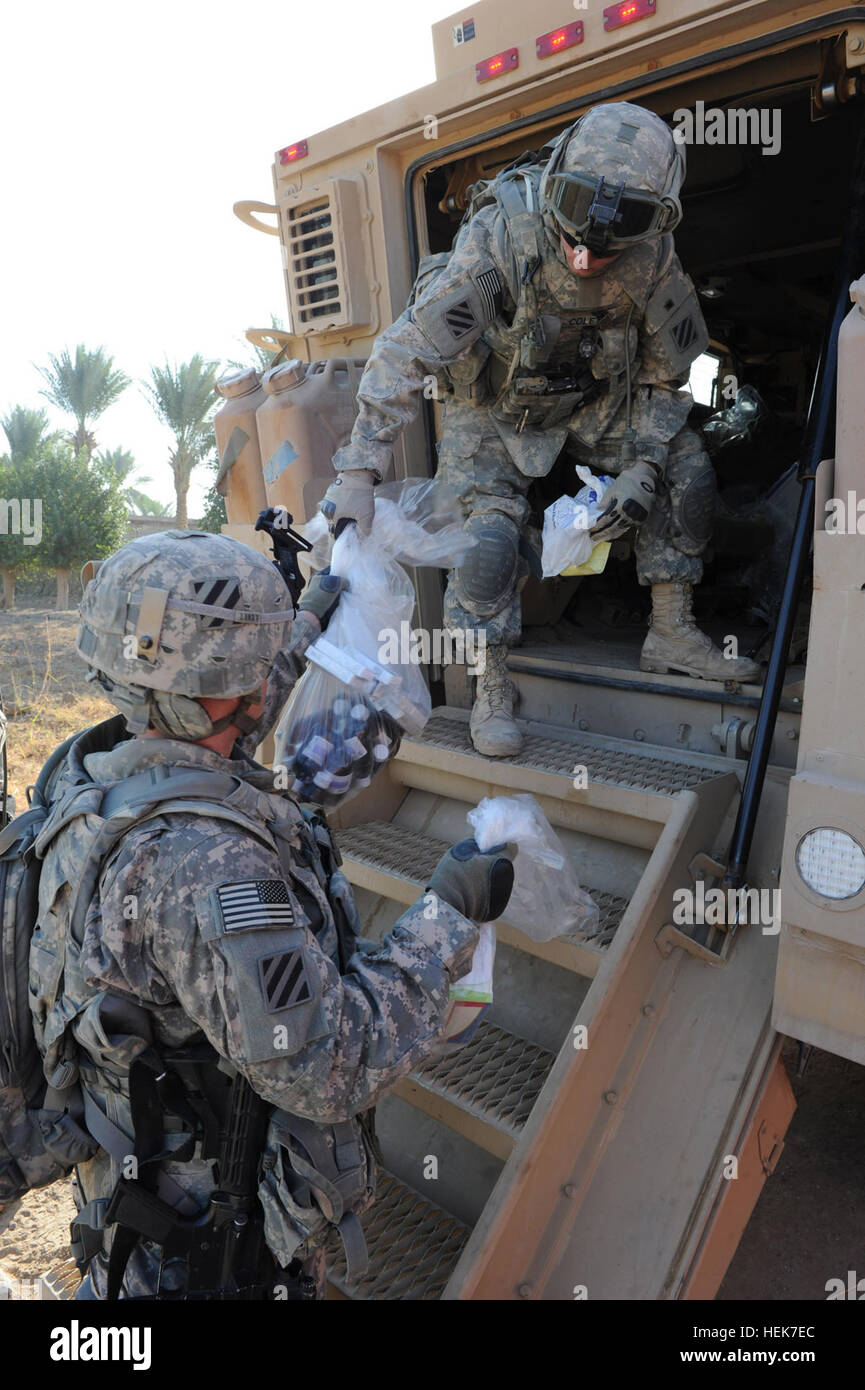 Soldiers assigned to Company A, 3rd Battalion, 7th Infantry Regiment ...