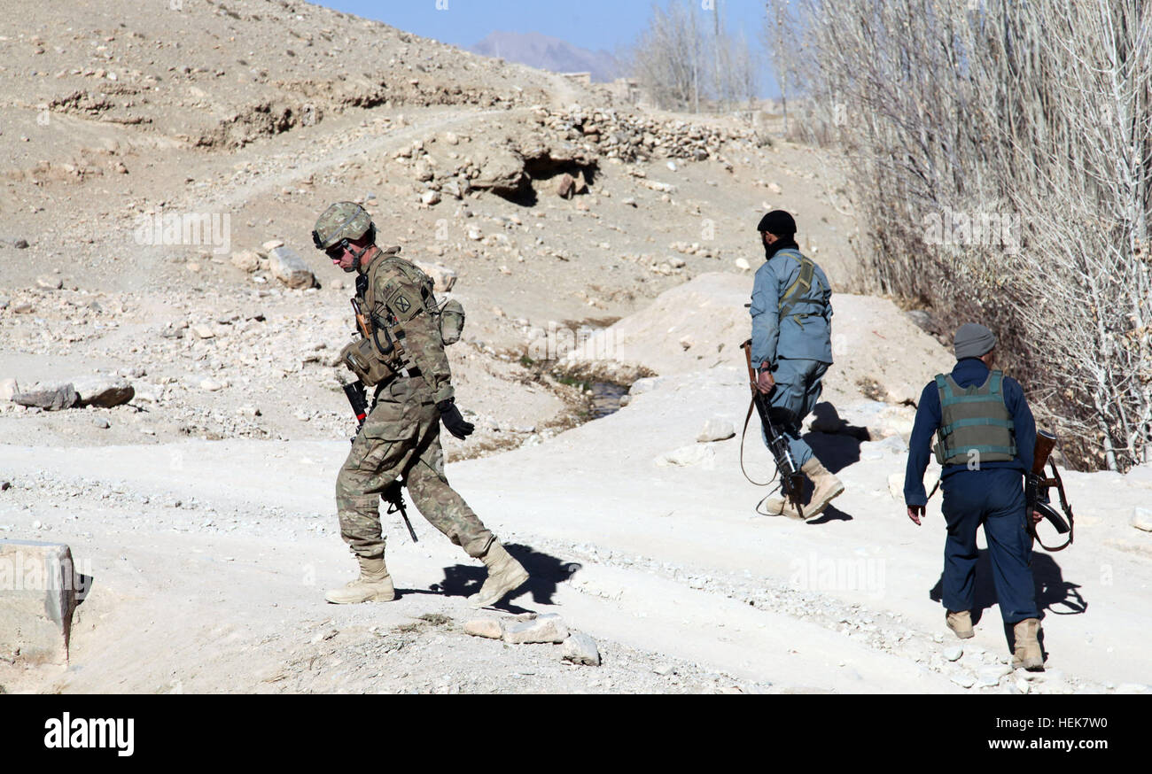 U.S. Army 2nd Lt. Peter Preisinger, 1st Platoon, Apache Company, 2nd ...