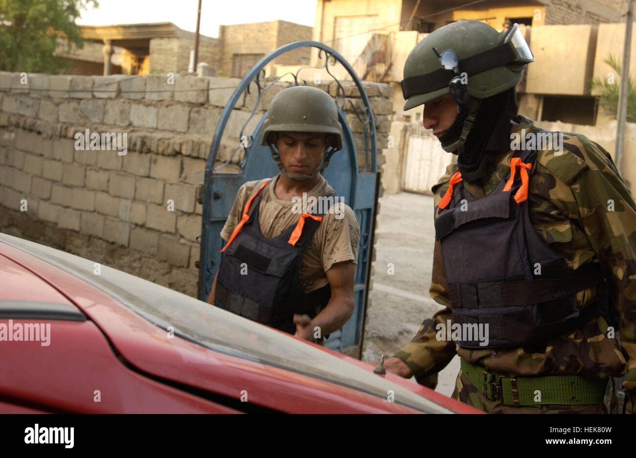 Army soldiers conduct ammunition hi-res stock photography and images ...