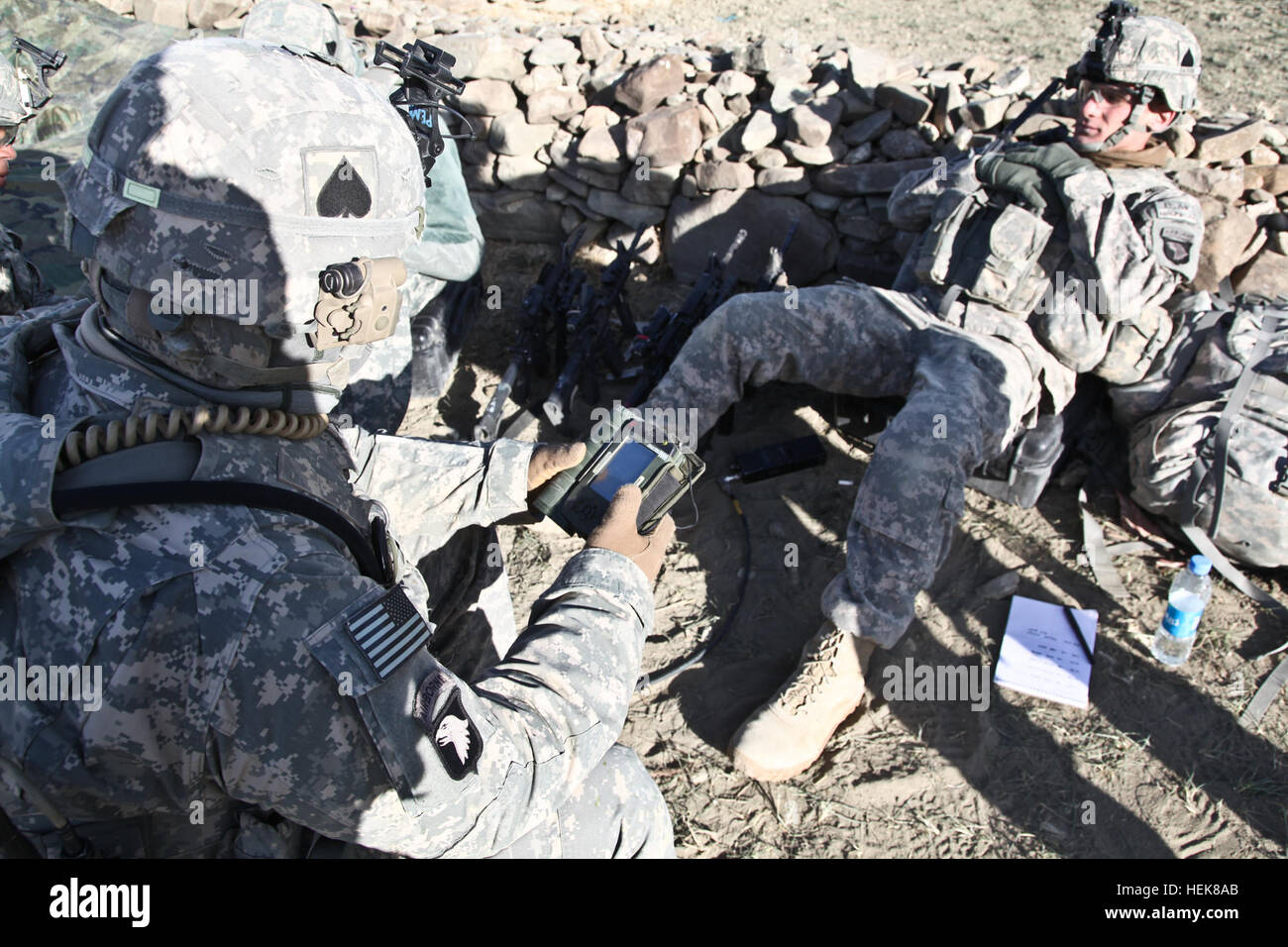 U.S. Army soldiers from Alpha Battery, 4th Battalion, 320th Field ...