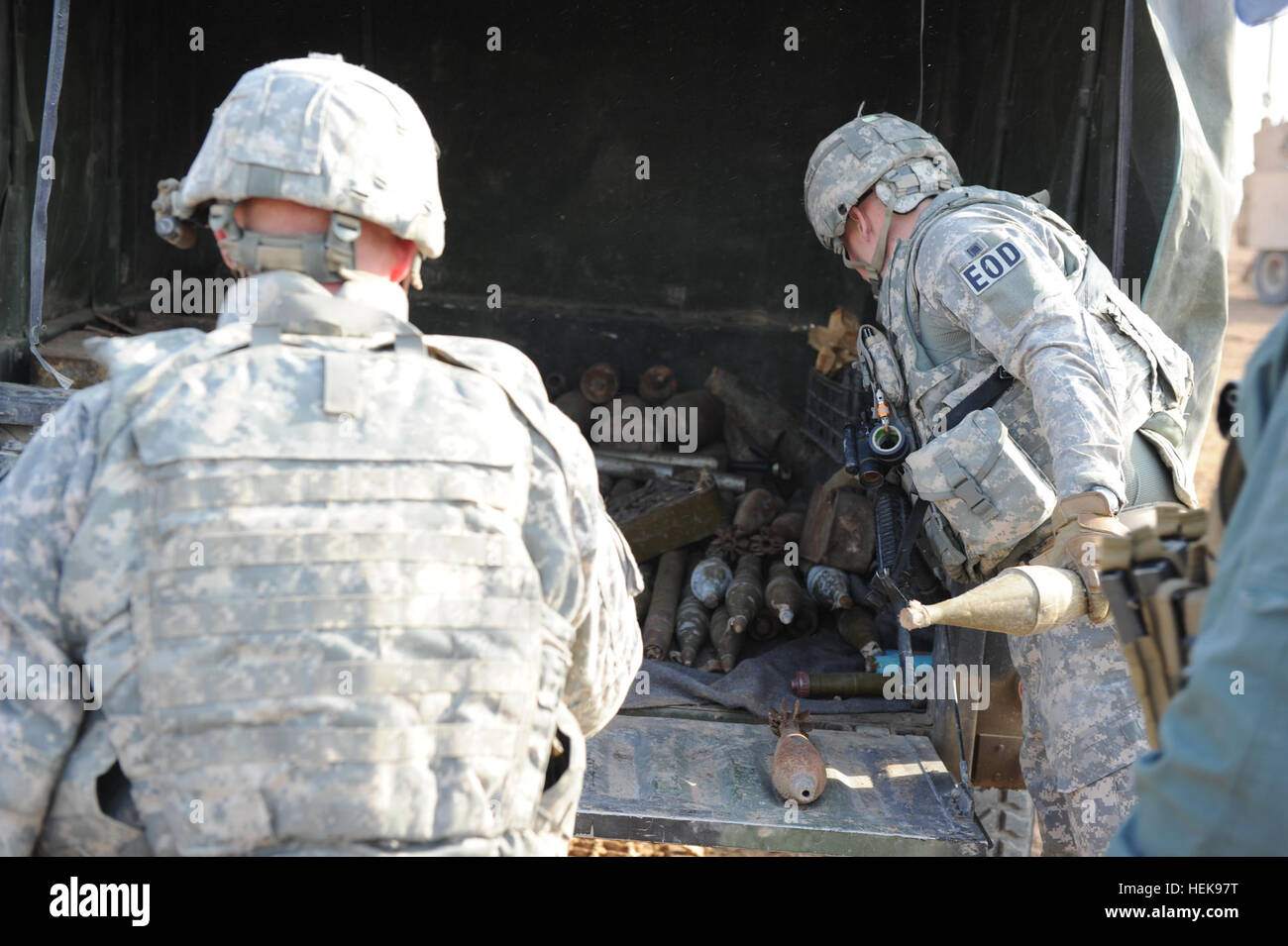 U.S. soldiers assigned to 731st Explosive Ordnance Disposal Company ...
