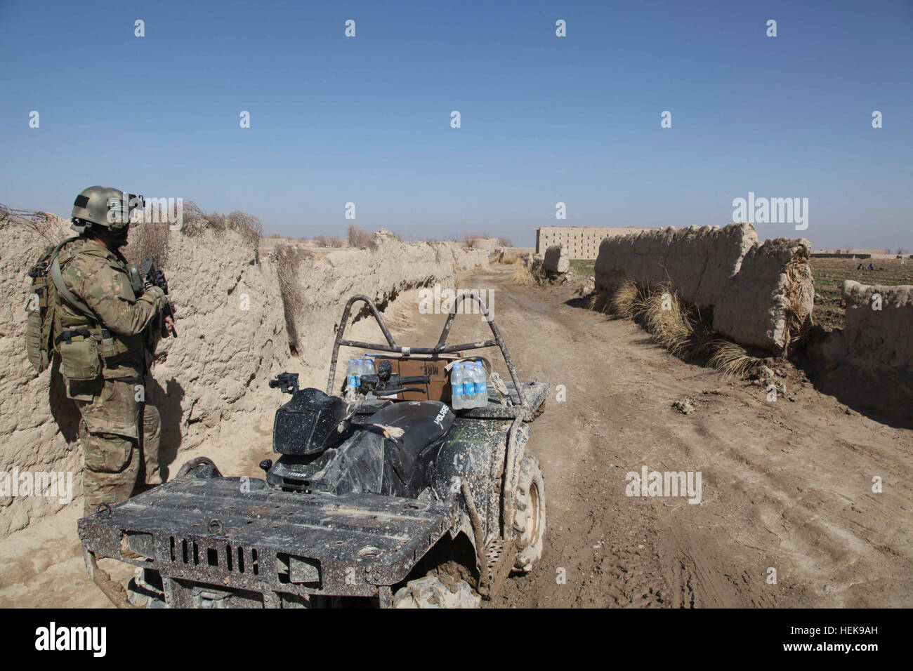 A U.S Army Special Operations Task Force - Soldier provides security ...