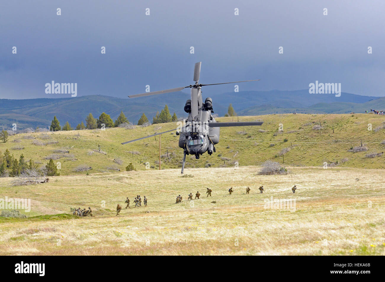 A 160th Special Operations Aviation Regiment MH-47 Chinook helicopter ...