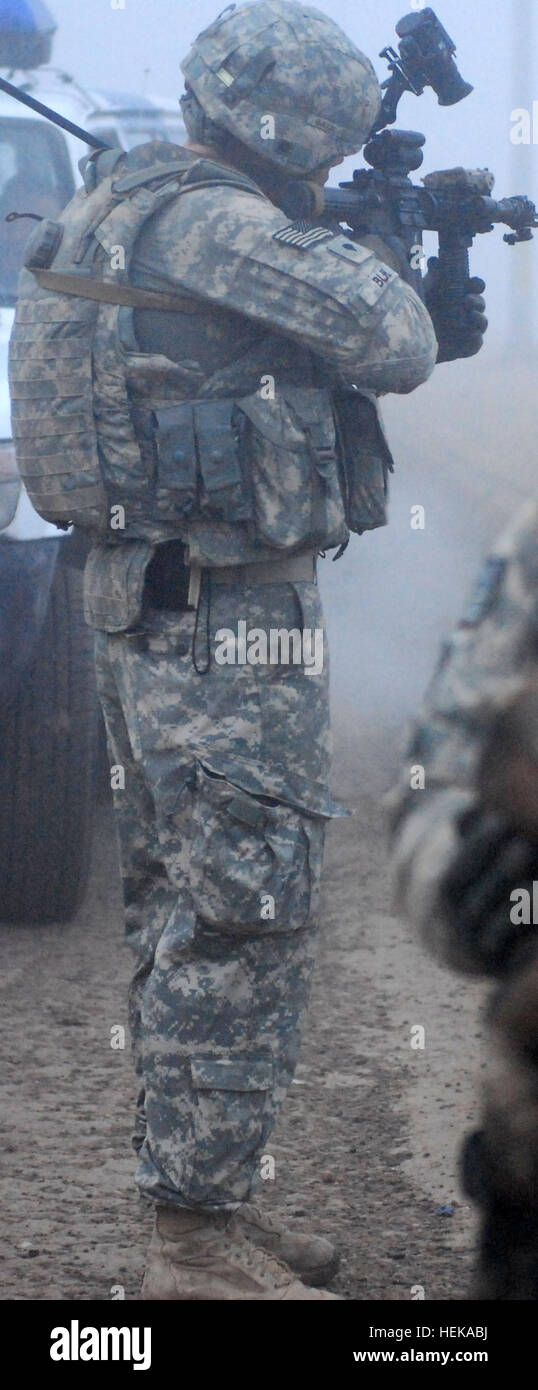 Hawijah Iraqi security forces and Soldiers from Headquarters and ...