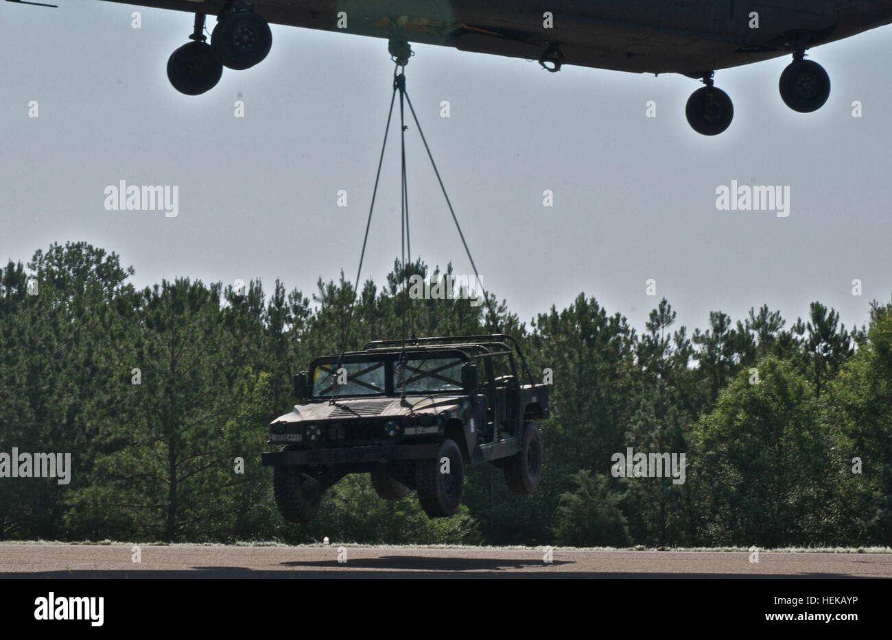 Soldiers from B Company 2/238 General Support Aviation Battalion, sling ...