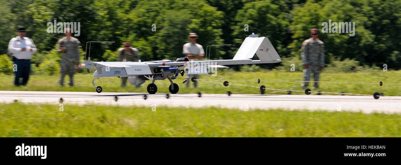 Soldiers from Tactical Unmanned Aerial Systems, Detachment 1, Company B ...