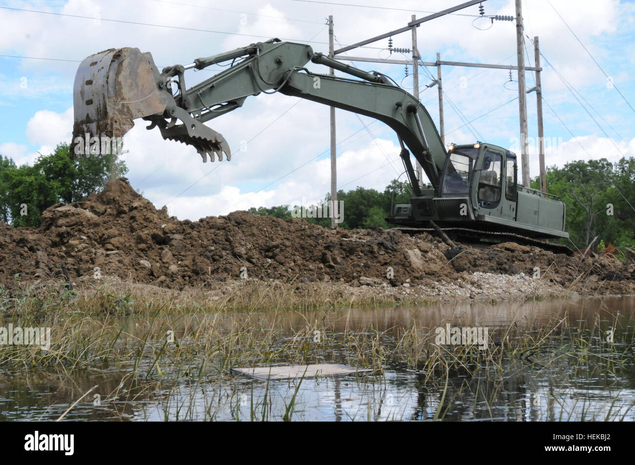 Soldiers of the Minnesota National Guard's 682nd Engineer Battalion ...