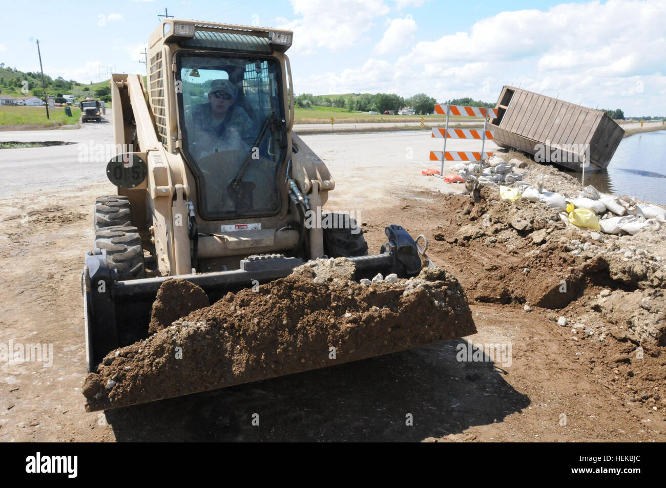 Soldiers of the Minnesota National Guard's 682nd Engineer Battalion ...