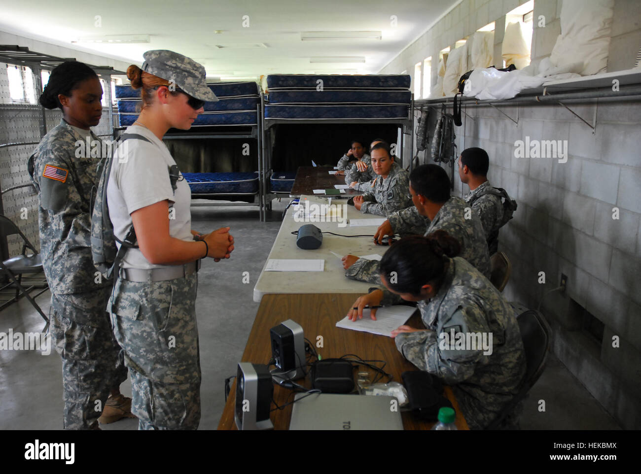 Soldiers from the Florida National Guard's 806th Military Police ...