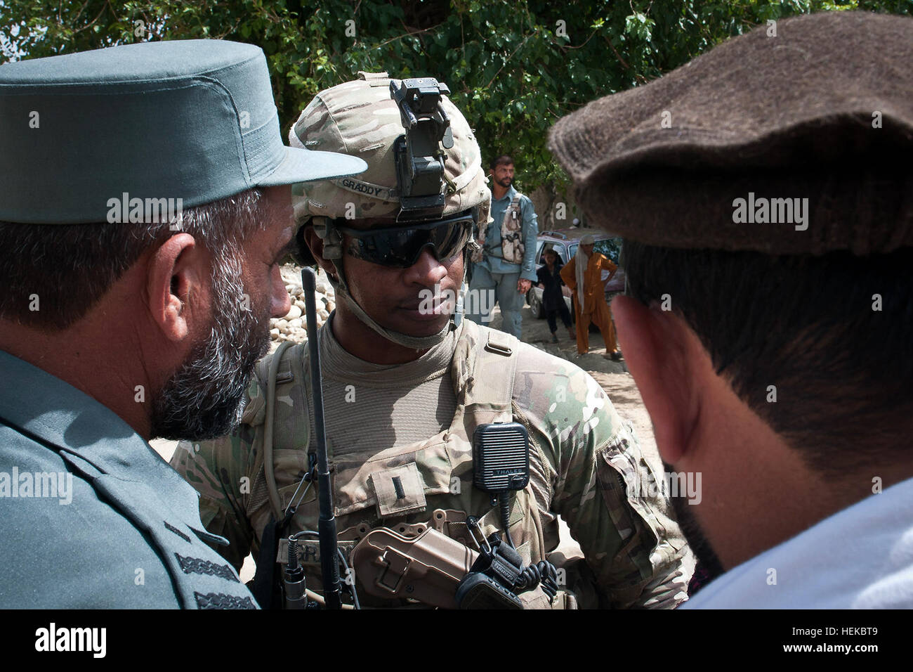 U.S. Army infantry Soldiers and Afghan Uniformed Police coordinate a ...