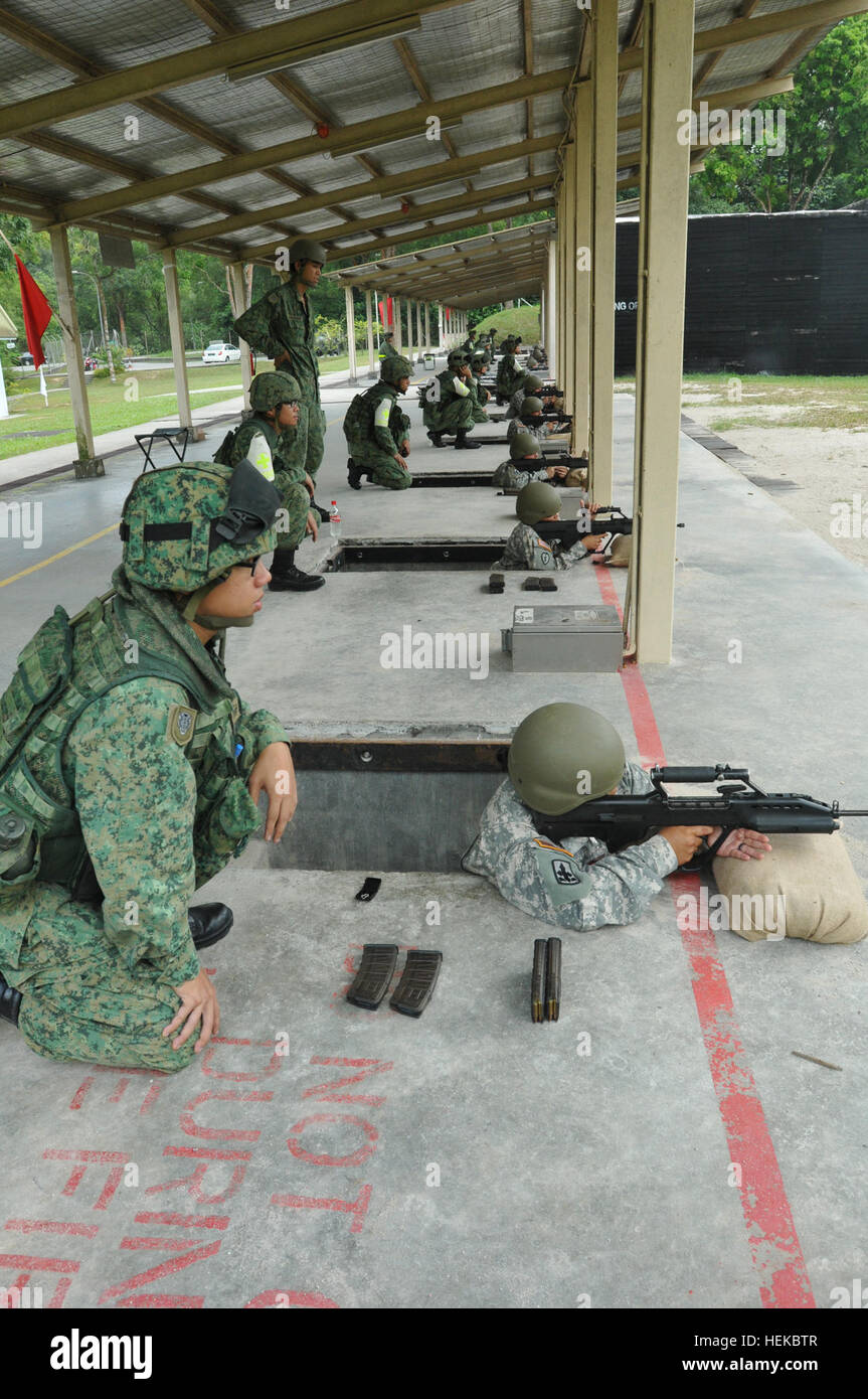 Singapore assault rifle 21st century hi-res stock photography and ...