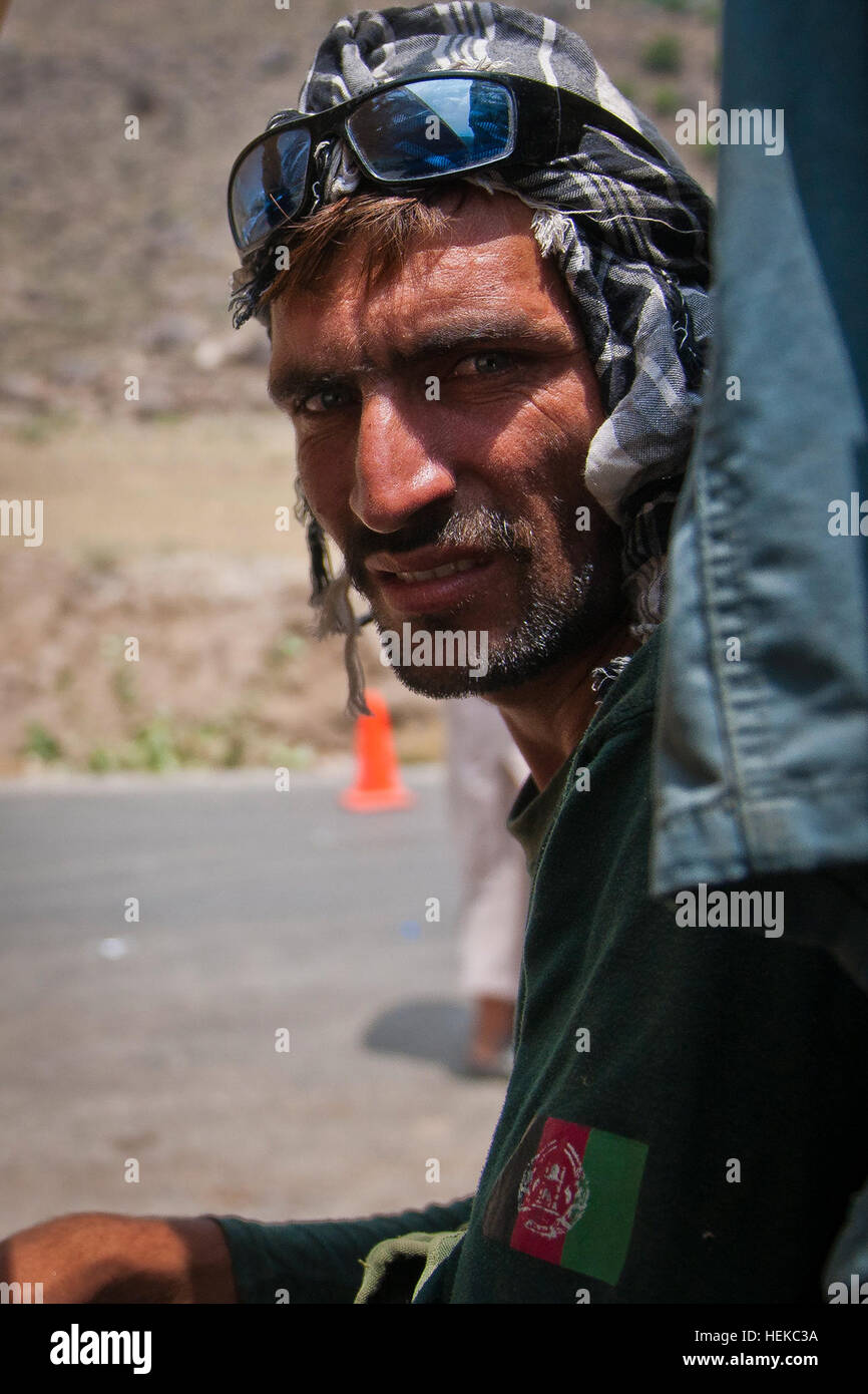 KUNAR PROVINCE, Afghanistan – An Afghan National Policeman braves the ...