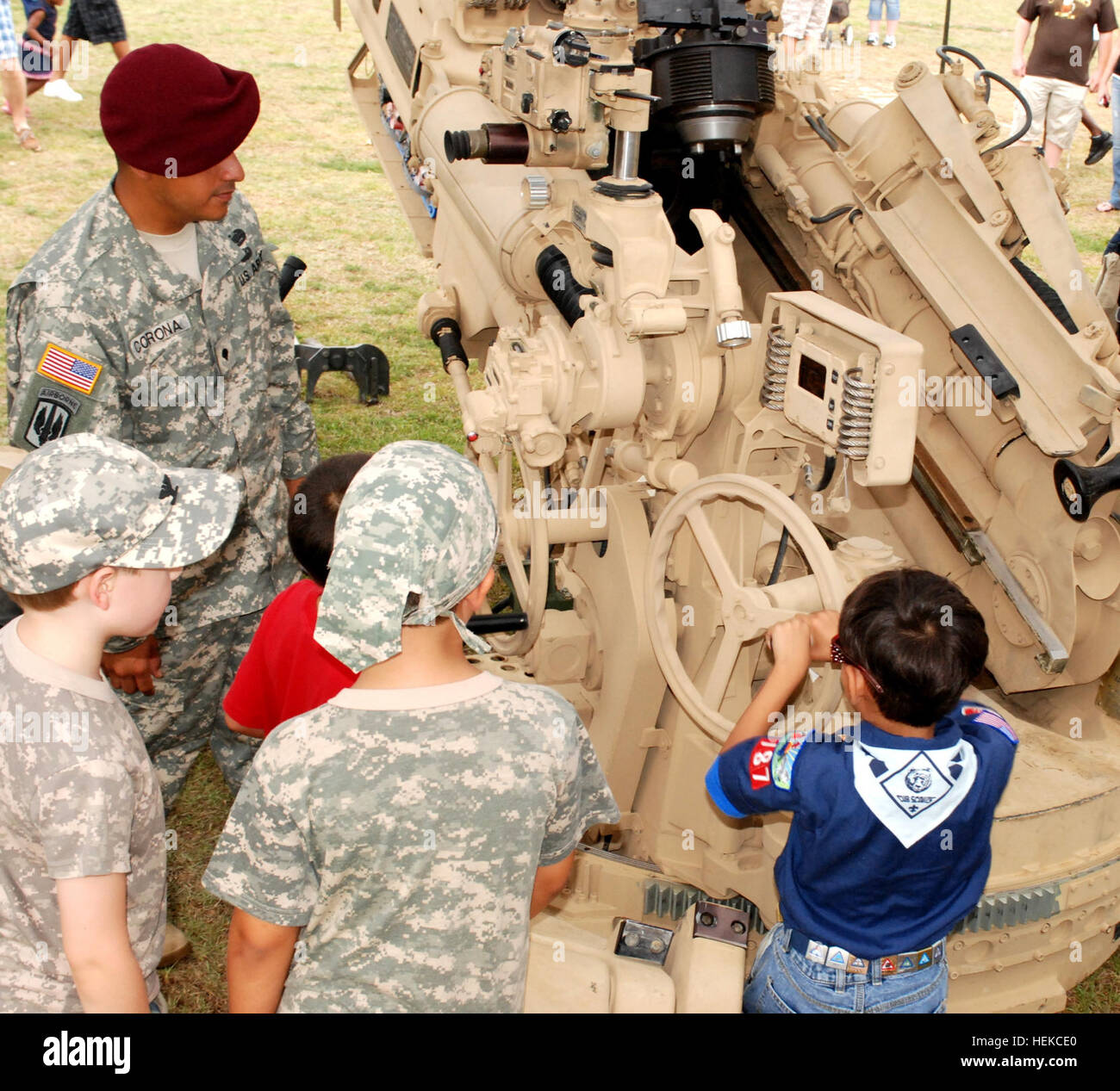 Soldiers 18th field artillery hi-res stock photography and images - Alamy