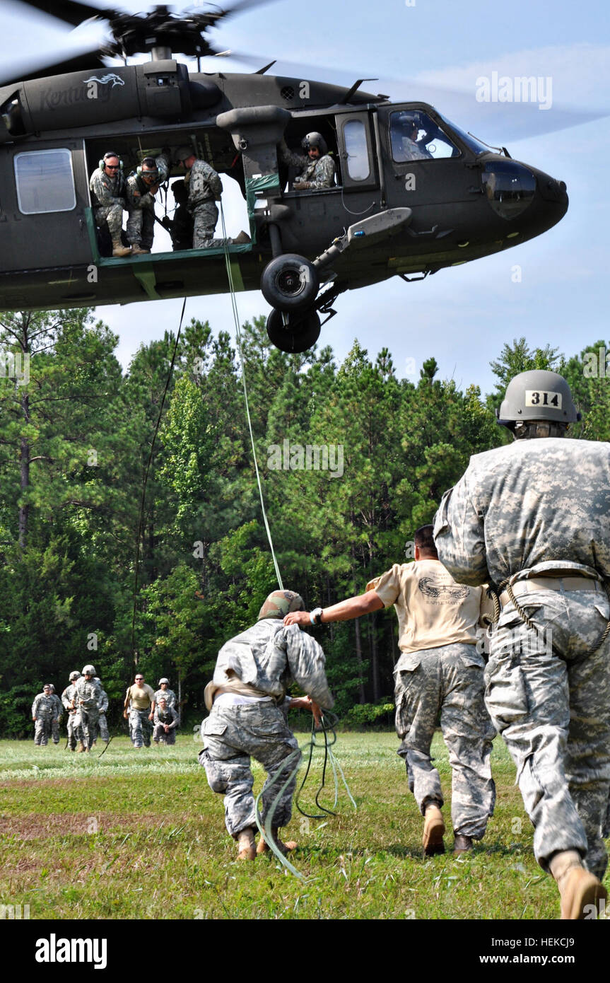 Soldiers attending the Rappel Master certification face their final ...