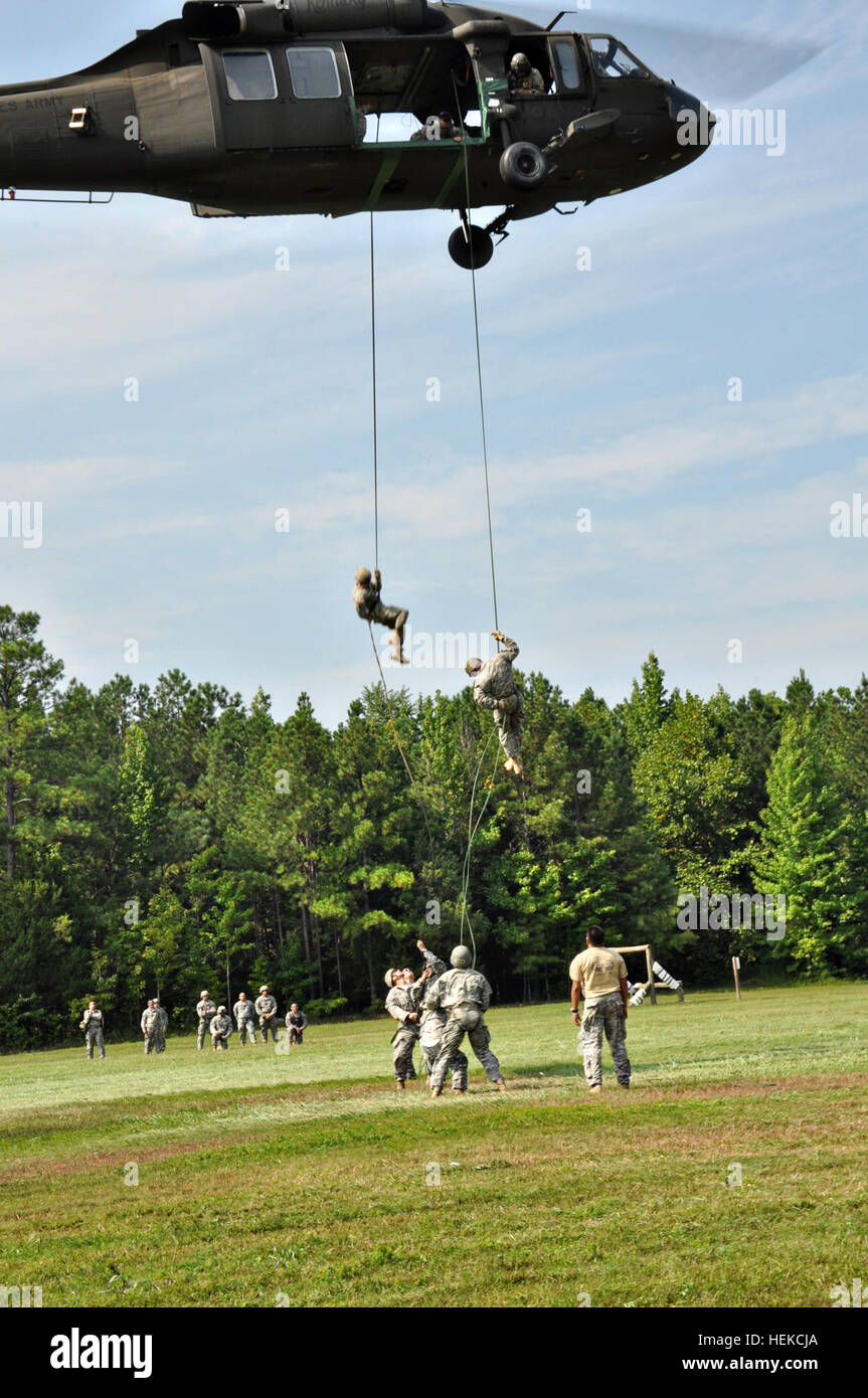 Soldiers attending the Rappel Master certification face their final ...