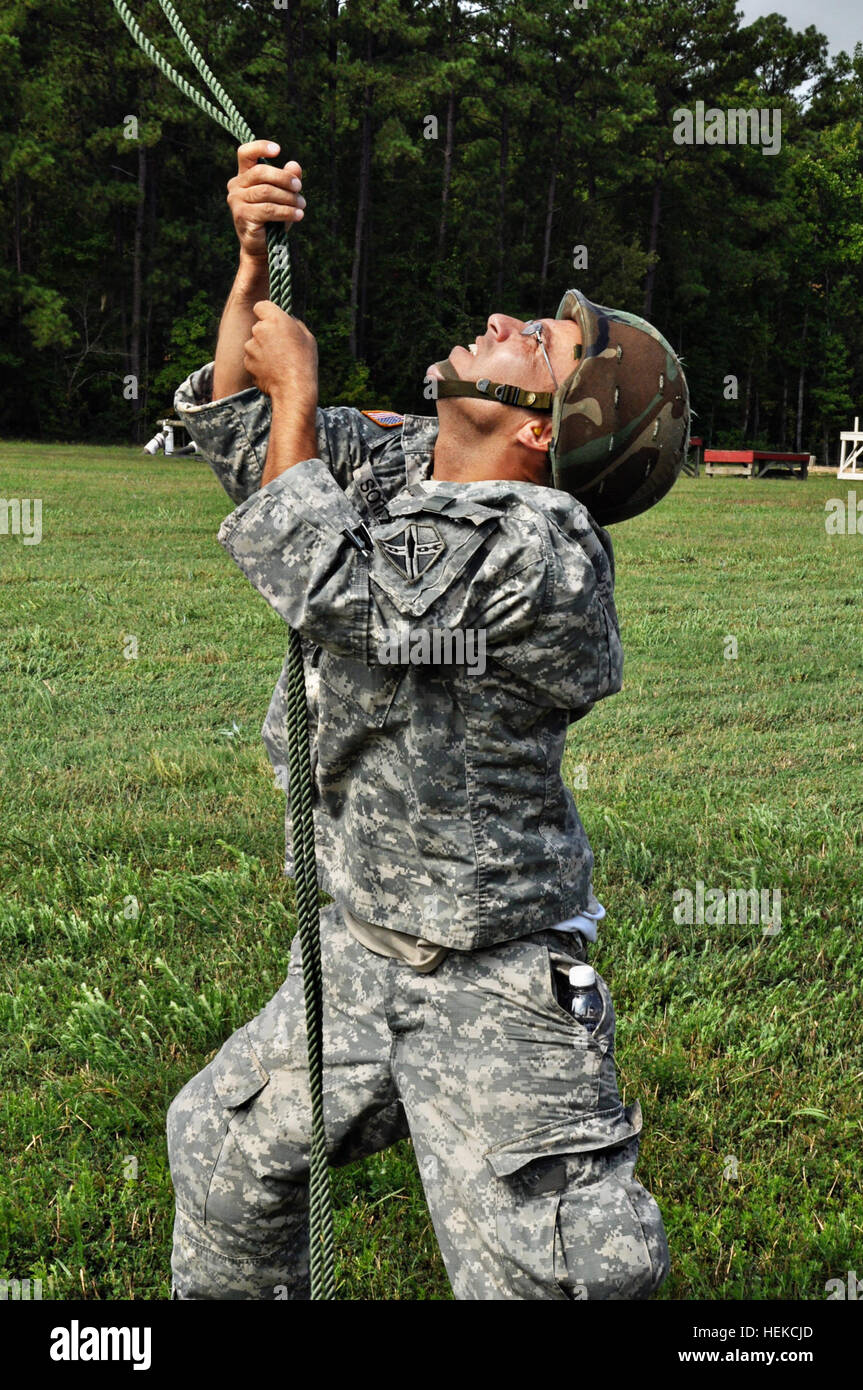 Soldiers attending the Rappel Master certification face their final ...