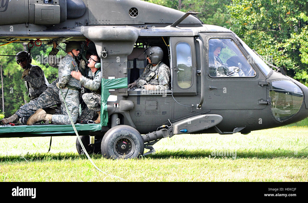 Soldiers attending the Rappel Master certification face their final ...