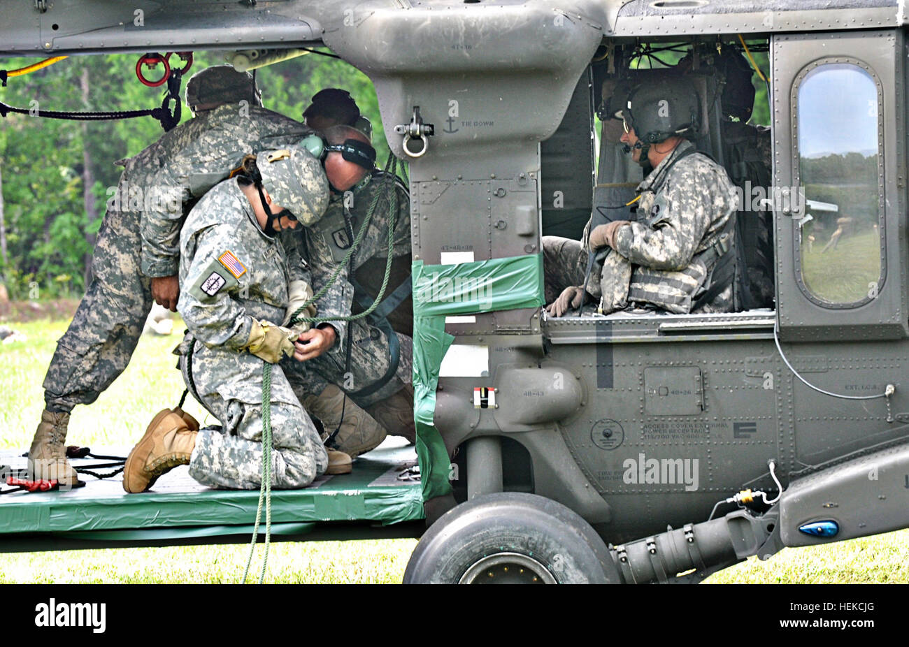 Soldiers attending the Rappel Master certification face their final ...