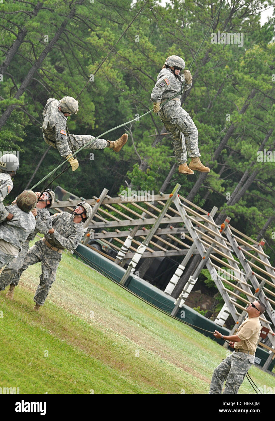 Soldiers attending the Rappel Master certification face their final ...