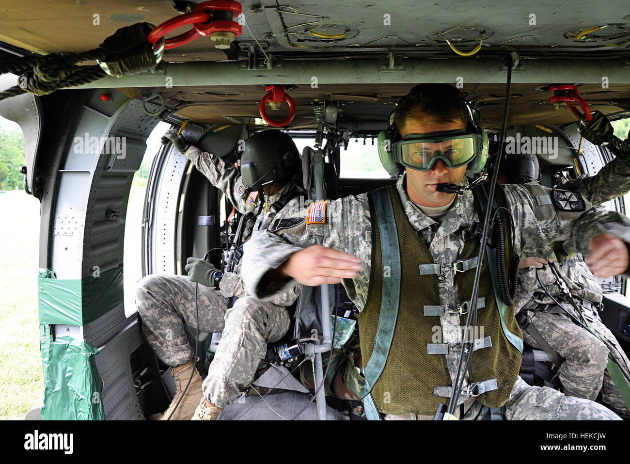 Soldiers attending the Rappel Master certification face their final ...