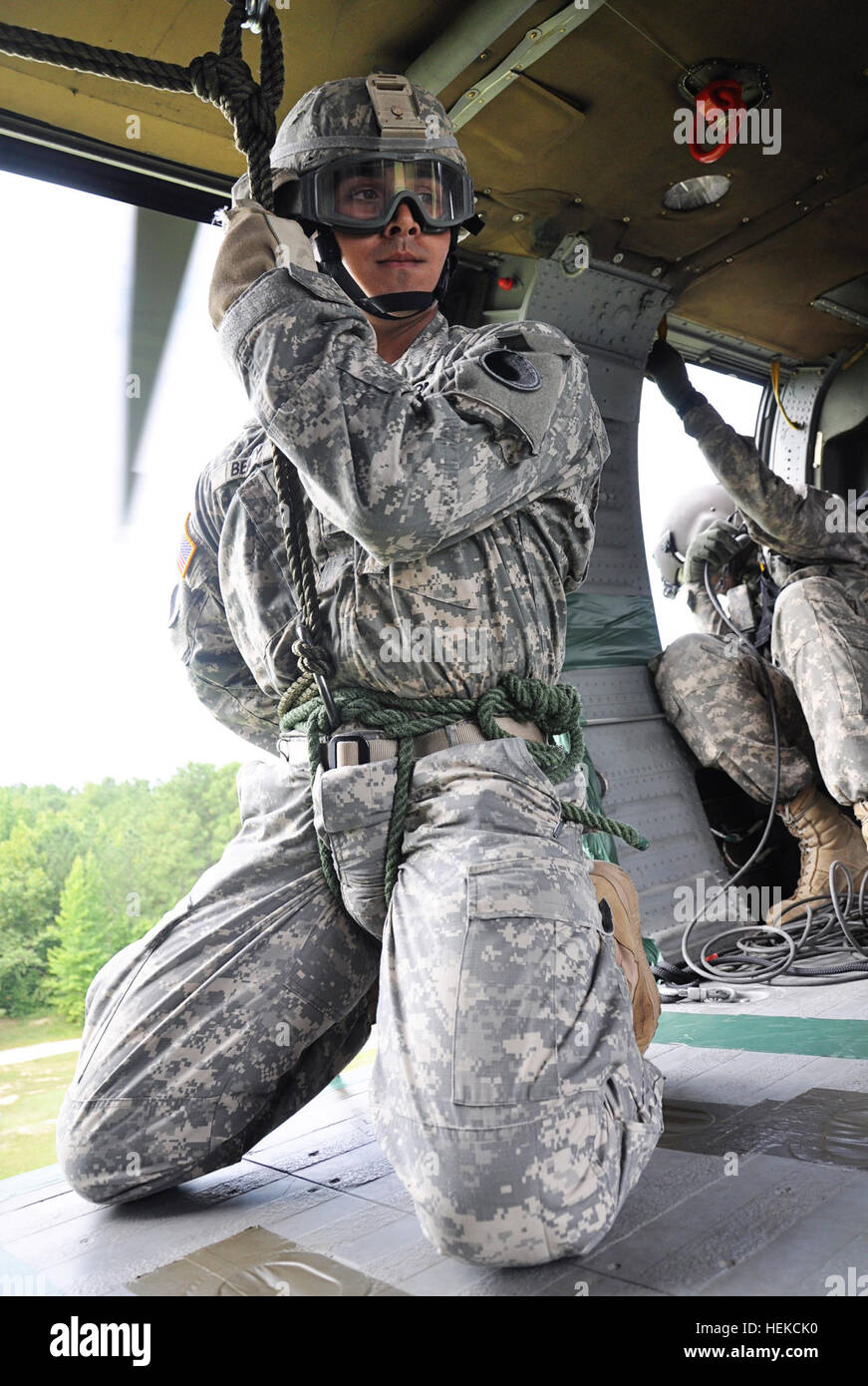 Soldiers attending the Rappel Master certification face their final ...