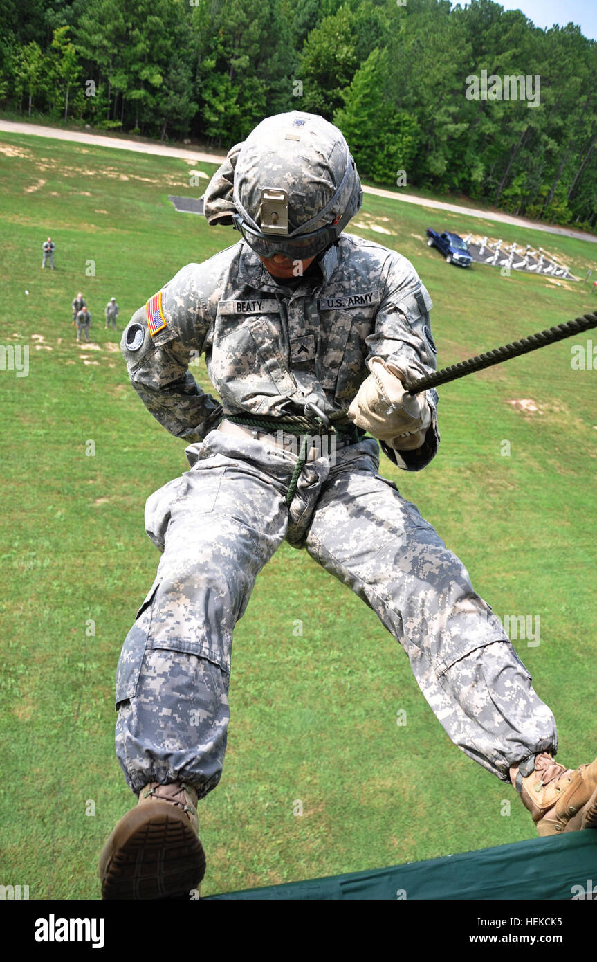 Soldiers attending the Rappel Master certification face their final ...